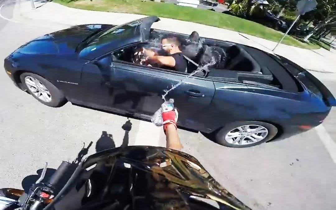 愤怒的人们警察追捕和撞车2016