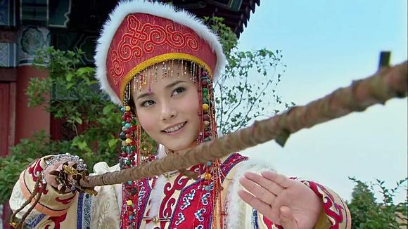 还珠格格:小燕子为了帮紫薇抢尔康,跟塞娅大打出手,皇上大怒!