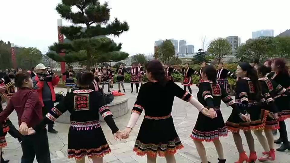 各民族大团结一一构建和谐社会