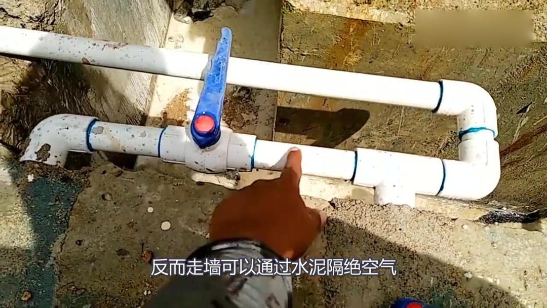 新房装修,“水管”往顶还是往墙走?多亏装修师提醒,差点返工!