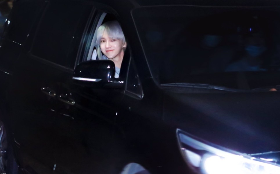 【金钟云】11.09微博直播片段-你让我怎么不爱你!