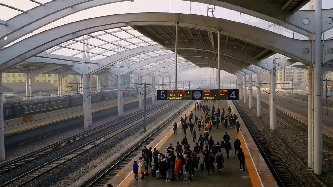 重庆北站开往北京西站的Z4直达特快列车,北京铁路局当担全程7站