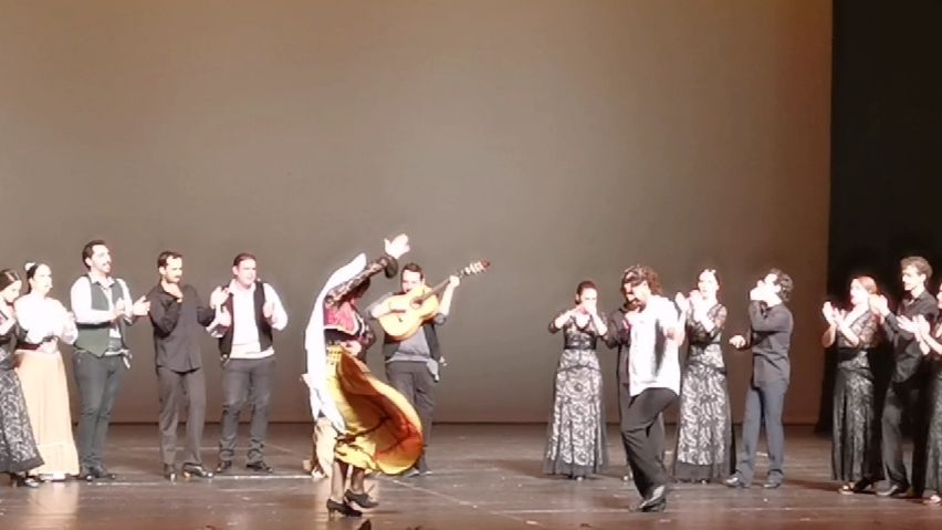 去年此时,看了场西班牙弗拉明戈舞剧《卡门》,演员谢幕表演精彩