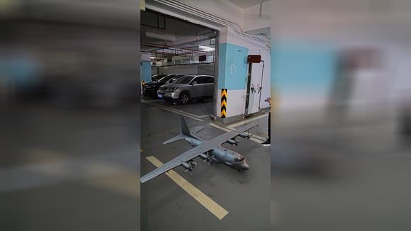 你们猜猜飞机使用什么起飞的,终于明白了哈哈