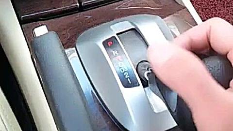 网上很多自动档车的停车方法, 到底哪个是真的