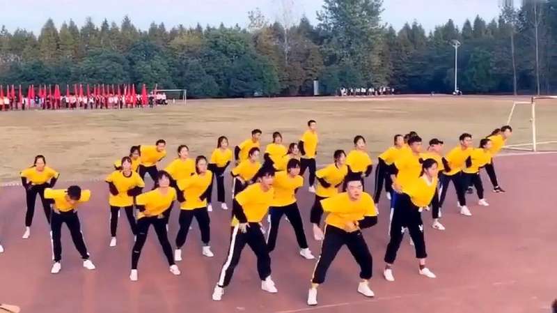 学校运动会开幕式舞蹈《shine》,小哥哥太帅了,看了好几遍