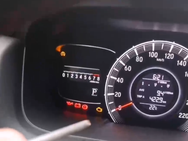 发动机故障灯亮,是什么原因引起的,听听老司机的说法!