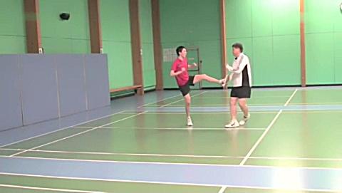 羽毛球必备练习方法: 保持身体平衡很重要, 让身体迅速回到最佳!