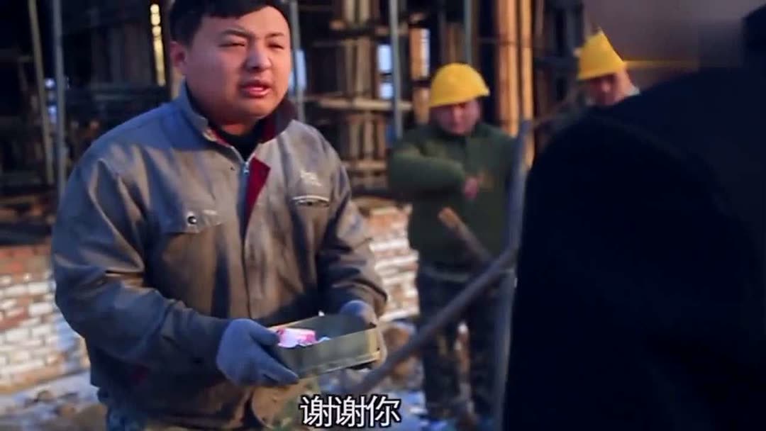 残疾人过来乞讨,董事长一个小小的举动影响了残疾人一生!