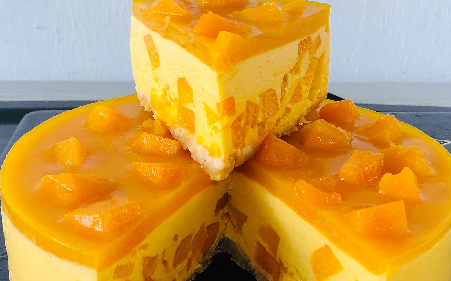 芒果慕斯蛋糕,口感细腻顺滑,入口即化,冰冰凉凉,好吃又简单