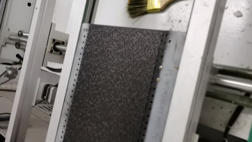 LED显示屏显示面的自动化生产过程…