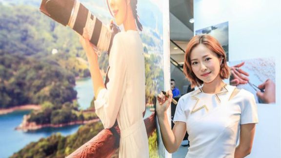 江一燕沪上代言珠宝品牌 “不务正业”为摄影展站台宣传