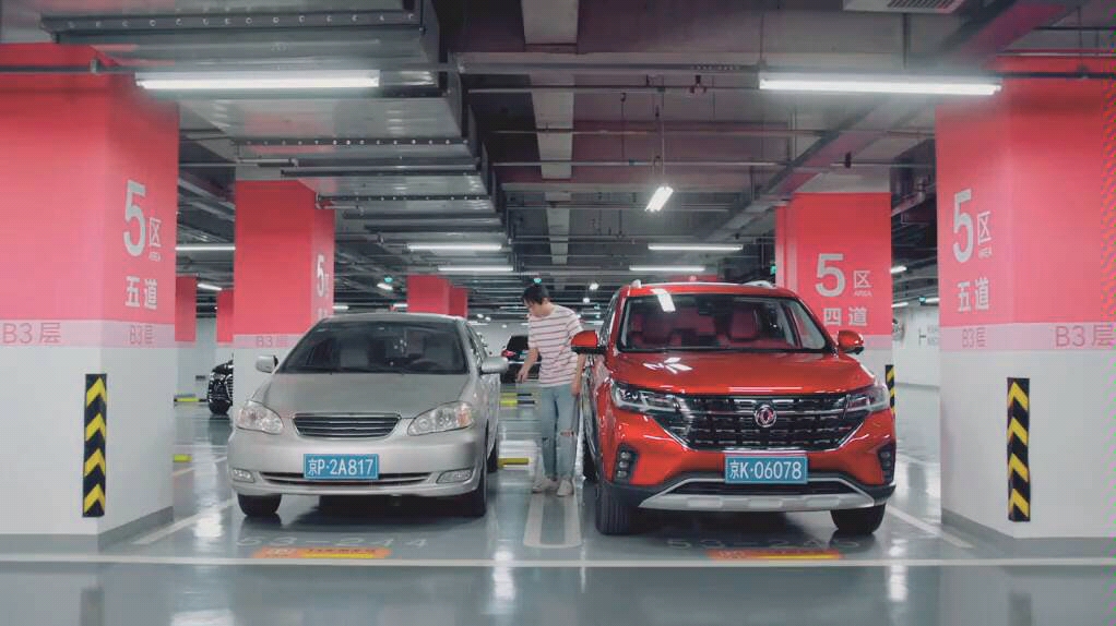 一到停车场就成无头苍蝇?风行T5搭载手机APP远程寻车功能,小车车我...