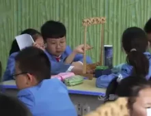 综合与实践_荡秋千_第一课时(青岛五四版三年级下册)_T1432503