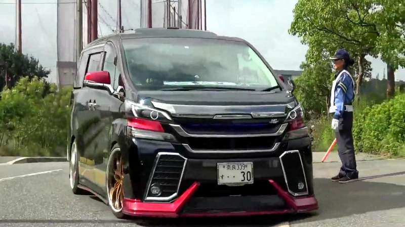 丰田埃尔法 VS 威尔法!