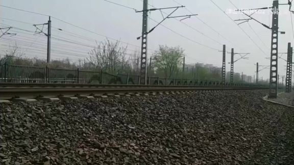 k1534次列车张贵庄站待避t40次列车后发车