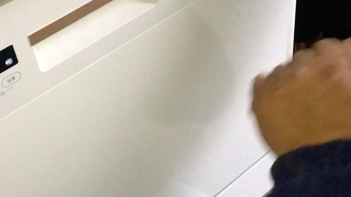 师傅介绍怎么使用美的洗碗机