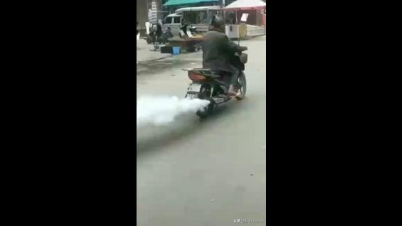 标准的国六燃油、国六排放!