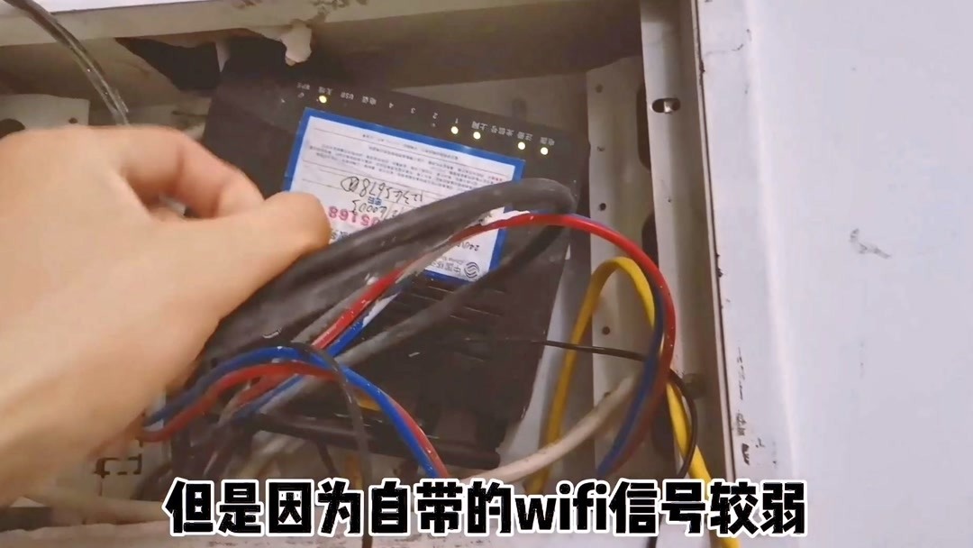 宽带光猫有一个隐藏功能,只要把这个开关打开,wifi信号增强一倍
