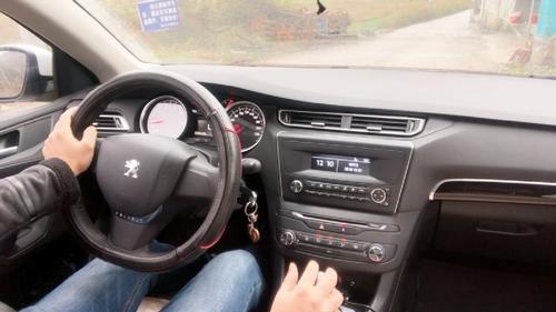 开手动挡升降档顿挫?学会空档补油,比主动挡还平稳