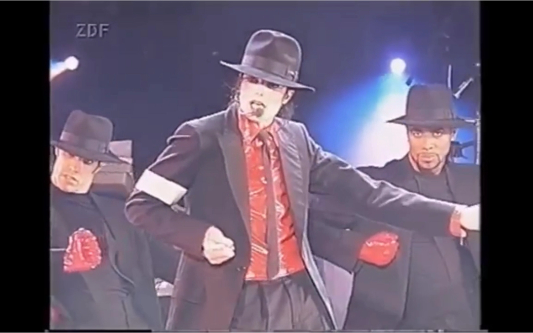 ...在表演《地球之歌》时发生事故。(这个原视频多次上传不通过,这是...