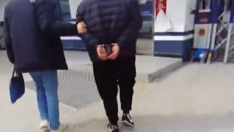 建230个吃瓜群给境外色情、赌博网站引流,7人被抓