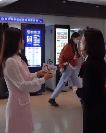 ...大到公司申请印章、证照,云南自贸实验区昆明片区24小时自助服务区...