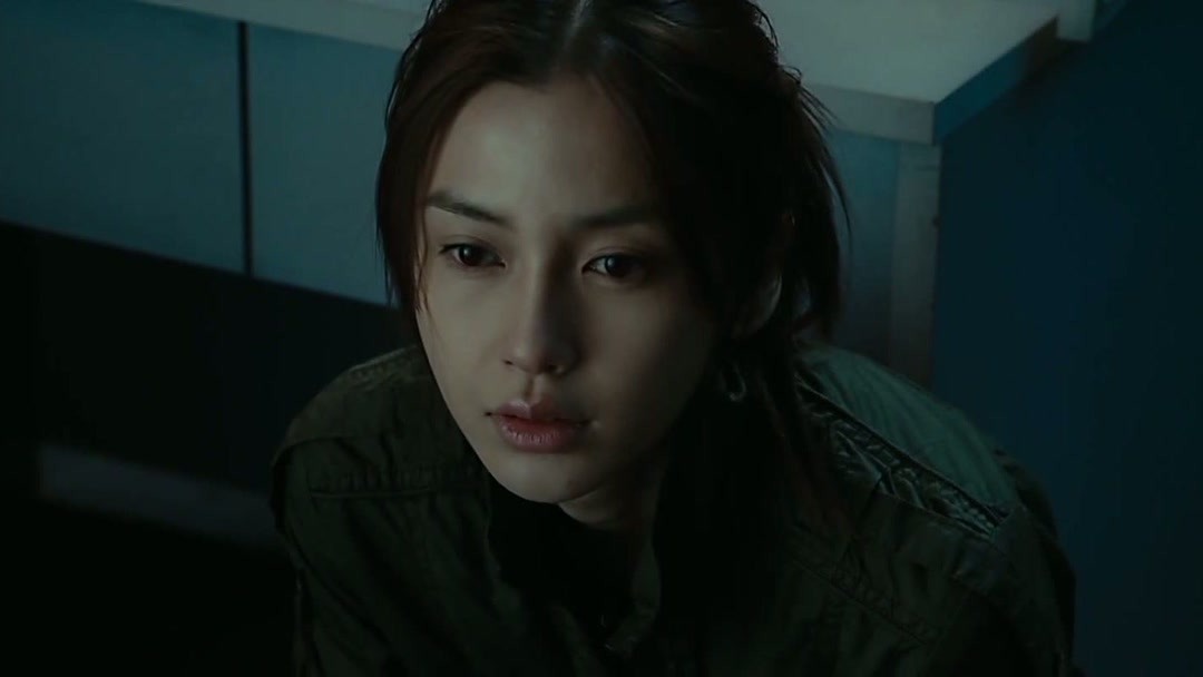 杨颖充当罪犯翻译 黄晓明男神地位恐怕不保!