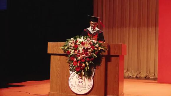 回看清华大学毕业生代表在毕业典礼上的简短演讲,非常不错!