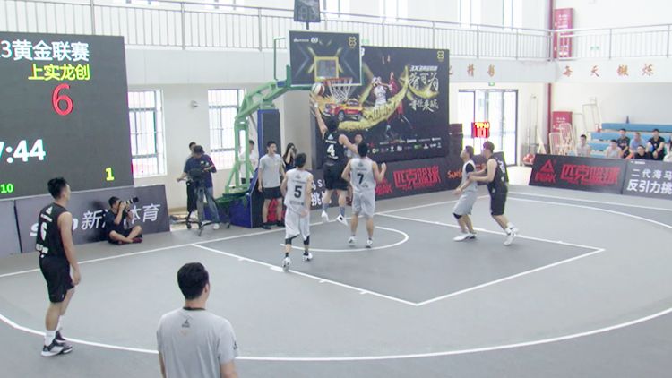 灰色球服4号爆发力太惊人,小个子也能打篮球打得这么好