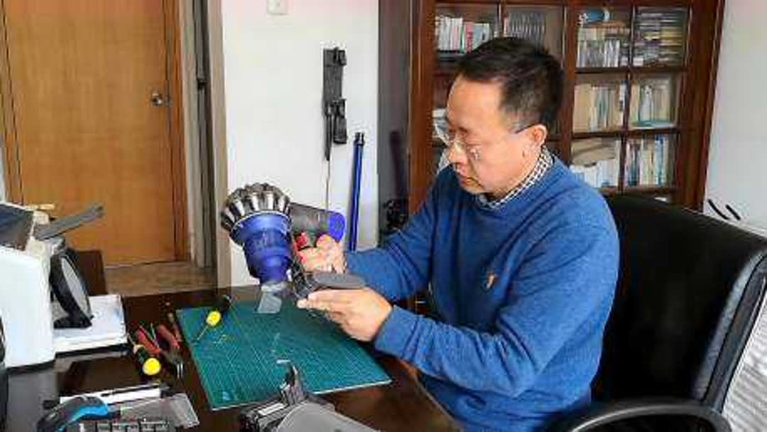 为戴森吸尘器更换电池