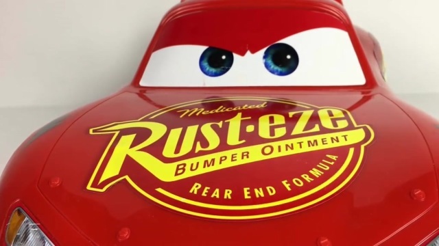 帮助闪电麦昆装饰车身