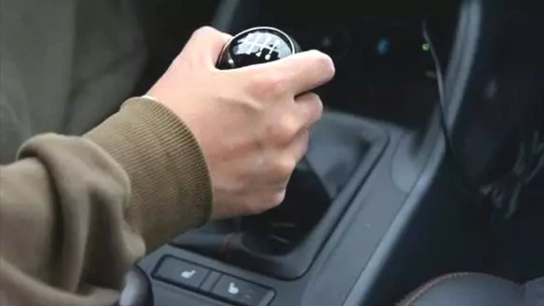开手动挡的车,什么时候换挡最合适?老司机总结经验,学会不伤车