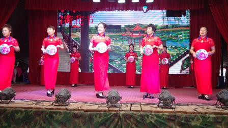 婀娜多姿艳阳天,开心凤凰靓霸州,蛙鼓婵鸣荷花节,旗袍女神唱辉煌ߌ�ߌ