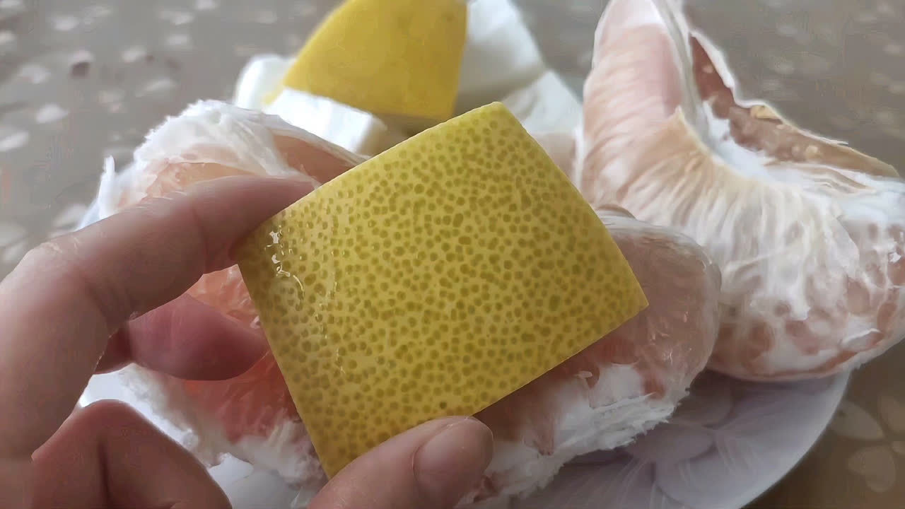 柚子吃完皮别扔,我来告诉你它的价值和妙用,希望你能重视它