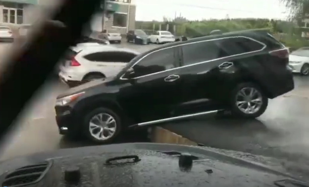 行车记录仪:不是叫SUV了就能不走寻常路了,真不把车当车