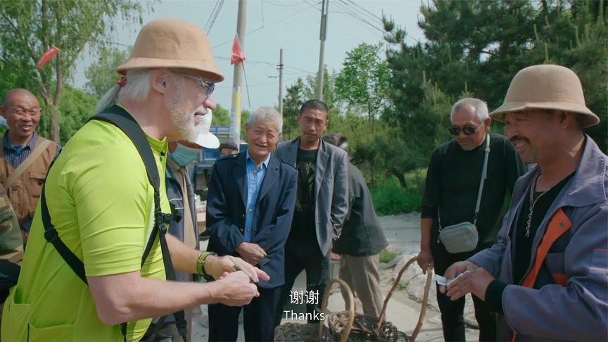 骑行中国2:老外来到中国,入乡随俗用中文和当地人砍价,厉害了