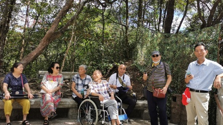 久闻莽山五指峰无障碍仙人道举世闻名,我与朋友带88岁妈妈和83岁...