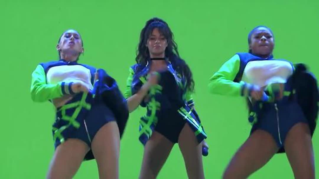 卡妹做客肥伦秀献唱「My Oh My」一身拉拉队服加上高马尾太青春~