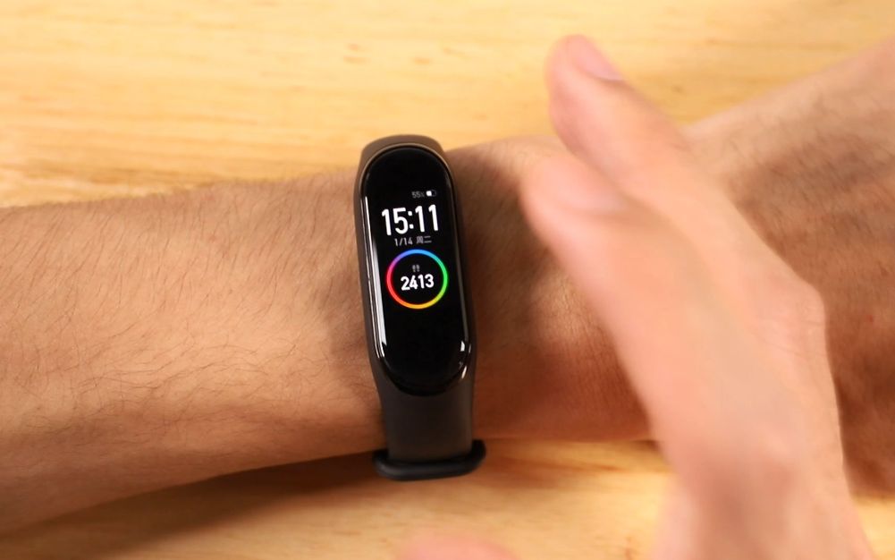 小米手环4到底值不值得购买?怎么看到智能穿戴设备,肺腑之言!