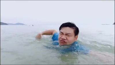 搞笑:兄弟二人在三亚卖羽绒服是一种怎样的体验?又能赚多少钱?