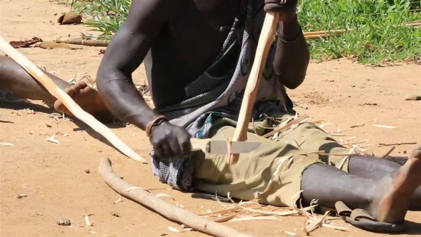 看看非洲真正的带毒弓箭是如何制作的#原始技术 #真实户外