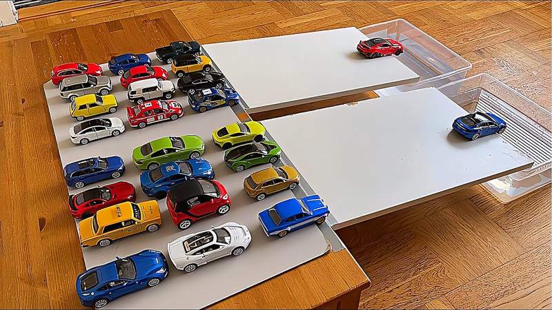 模型车玩具测试,两组有趣的汽车玩具实验,玩具车的跳水游戏