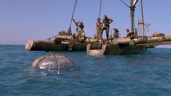 几万年以后地球变成了海洋的世界 只有地图才可以找到陆地