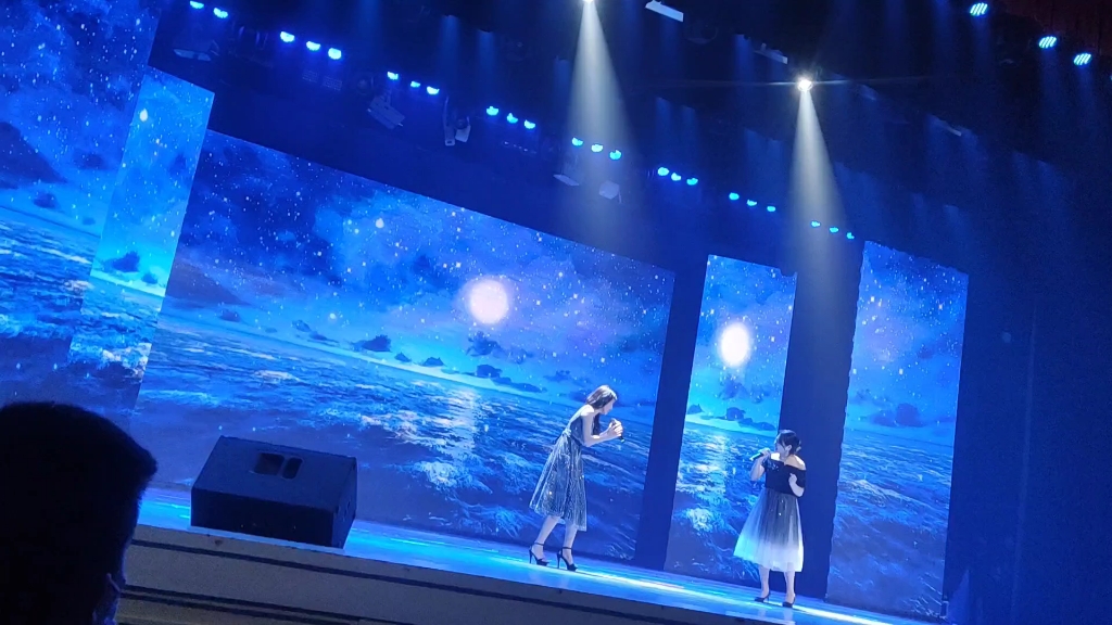 2021年末某表彰大会节目表演,天籁,美好的歌声和音乐会让人舒畅,不会...