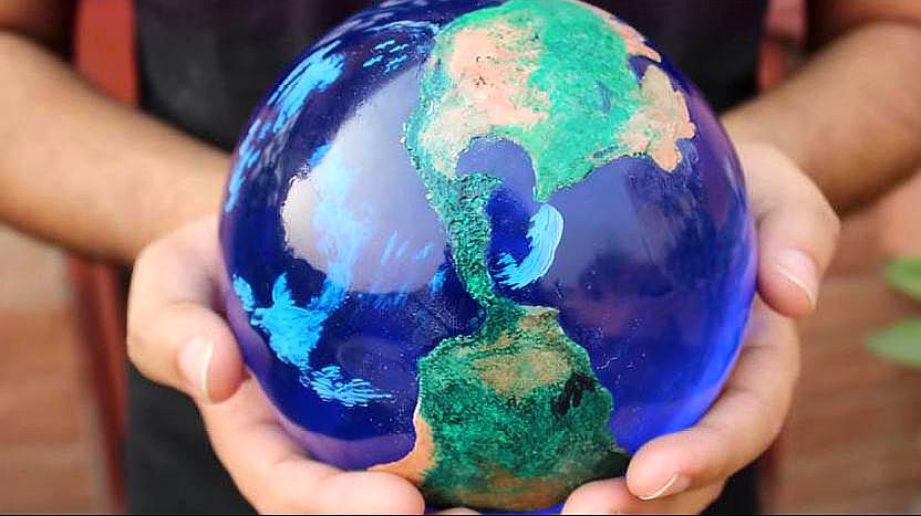 小伙用环氧树脂制作地球仪模型全过程,第一见,长见识了