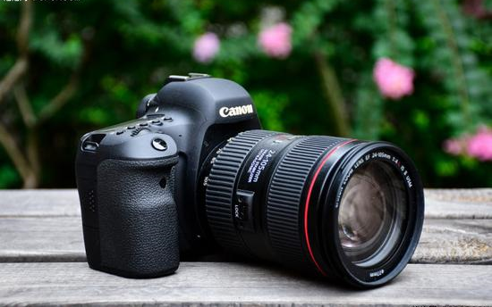 【佳能单反相机EOS 5D Mark IV使用教程】相机使用教程详解,机身...