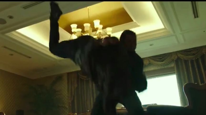 便衣警察想找黑老大泄愤,沒想到在他面前自己就像小羊羔。