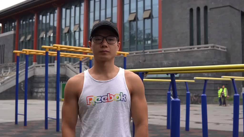 标准双杠臂屈伸教学,练不出麒麟臂来打我!