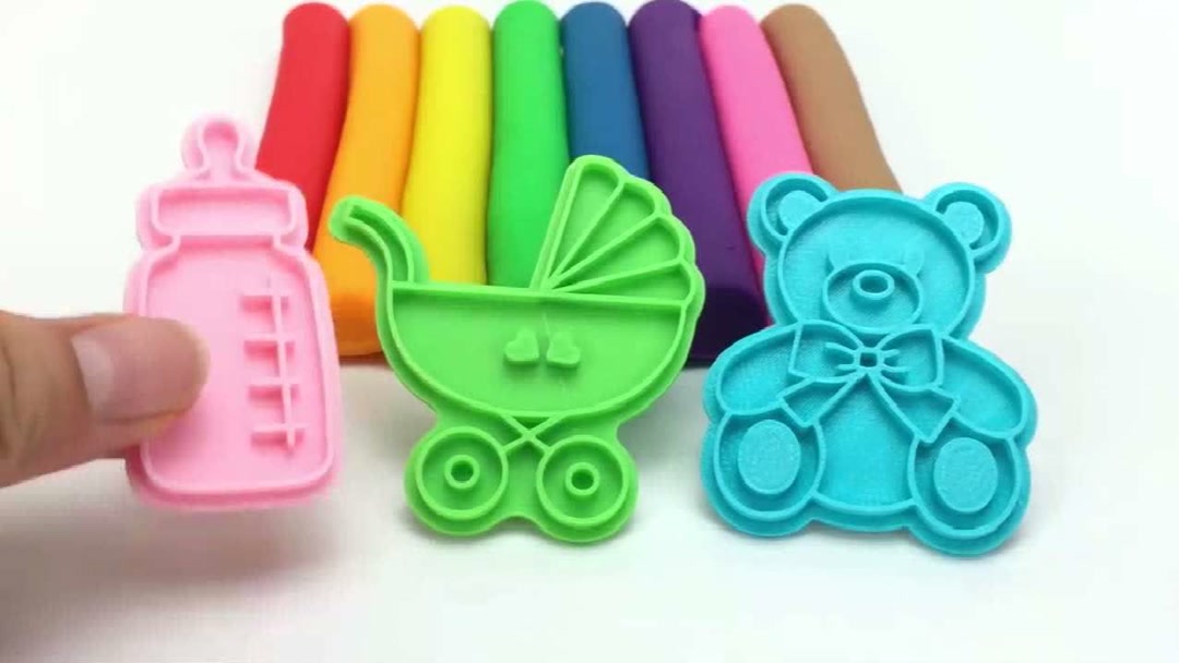 用橡皮泥做成各种各样好看的玩具,小朋友们一起来做吧!